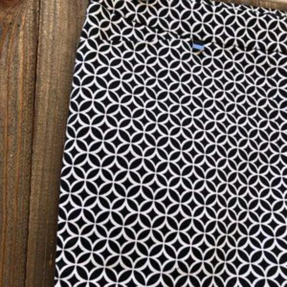 White House Black Market | Shorts | Nwot Whbm Geometrical Print Bermuda ...